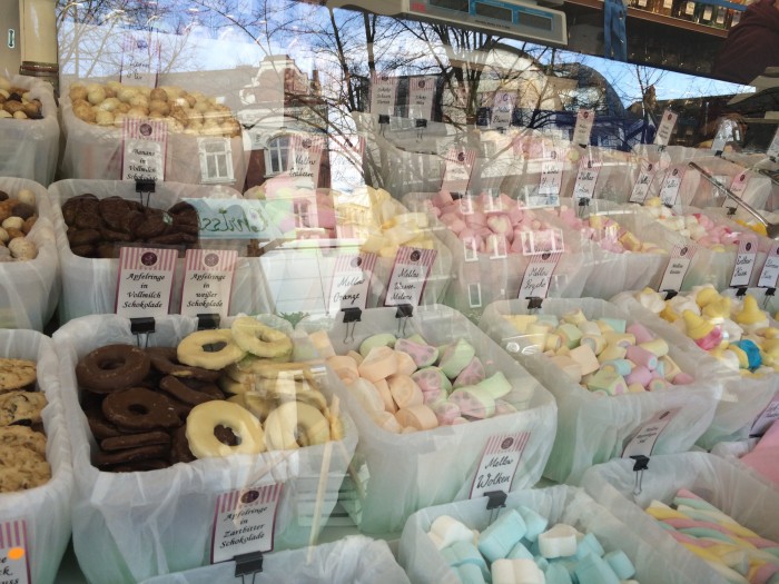 Gebäck ohne Ende shoppen auf dem Wochenmarkt Immenhof in Uhlenhorst ...
