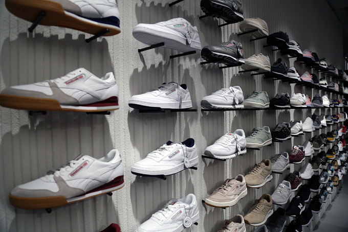 Was das Sneaker-Herz begehrt: Auf Shopping Tour im KICKZ Store | Mit ...