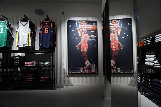 Was das Sneaker-Herz begehrt: Auf Shopping Tour im KICKZ Store | Mit ...