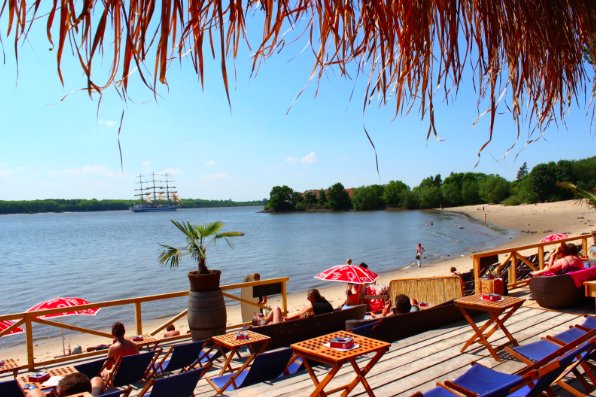 Karibik-Feeling in der Strandbar 28 Grad genießen | Mit Vergnügen Hamburg