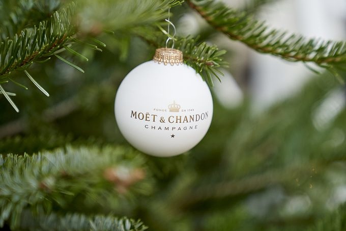 Glamour und Glitzer im Moët & Chandon Christmas Wonderland | Mit ...