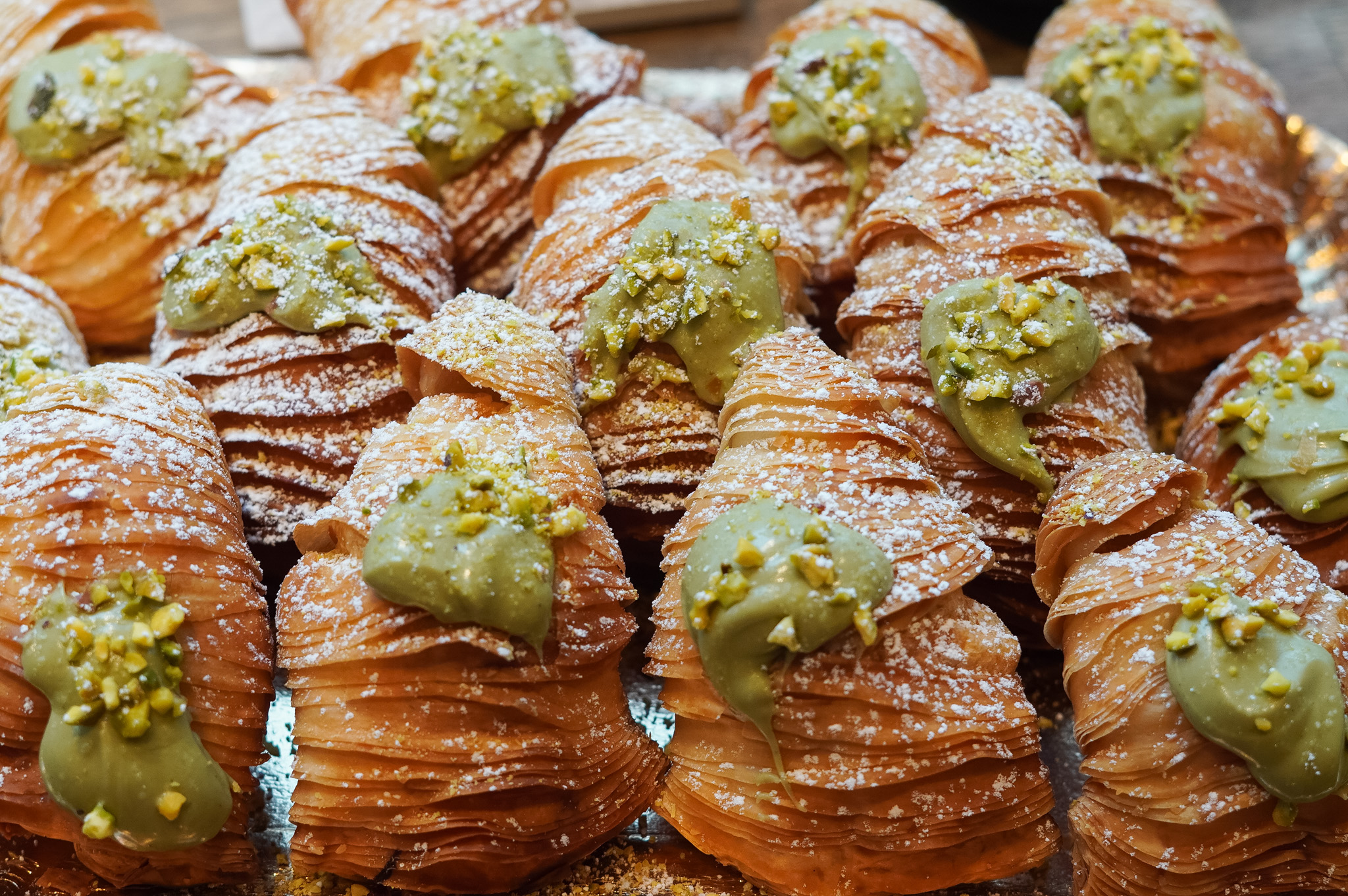 Für ein großzügig gefülltes Pistazien-Cornetto im Ristretto anstehen ...